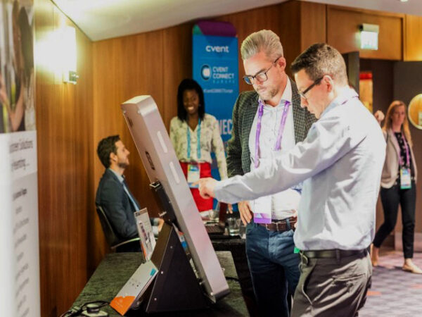 Giant iPad Rentals | Giant iTab | Giant Smartphone