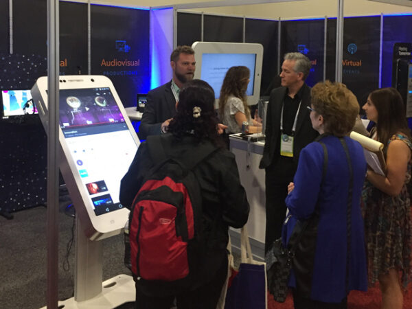 Giant iPad Rentals | Giant iTab | Giant Smartphone